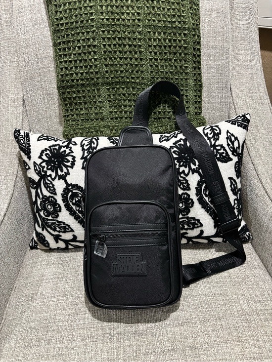 Steve Madden | Bags | Steve Madden Black Crossbody Sling Bag | Poshmark
